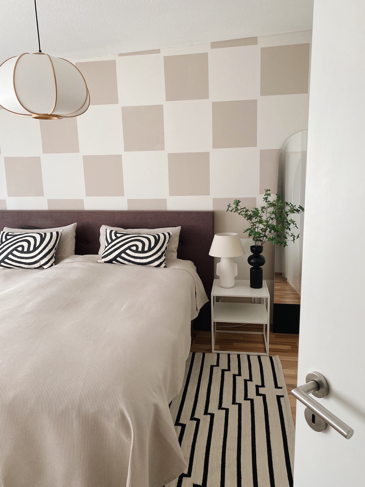 Wand streichen im Schachbrettmuster Look - sophiagaleria